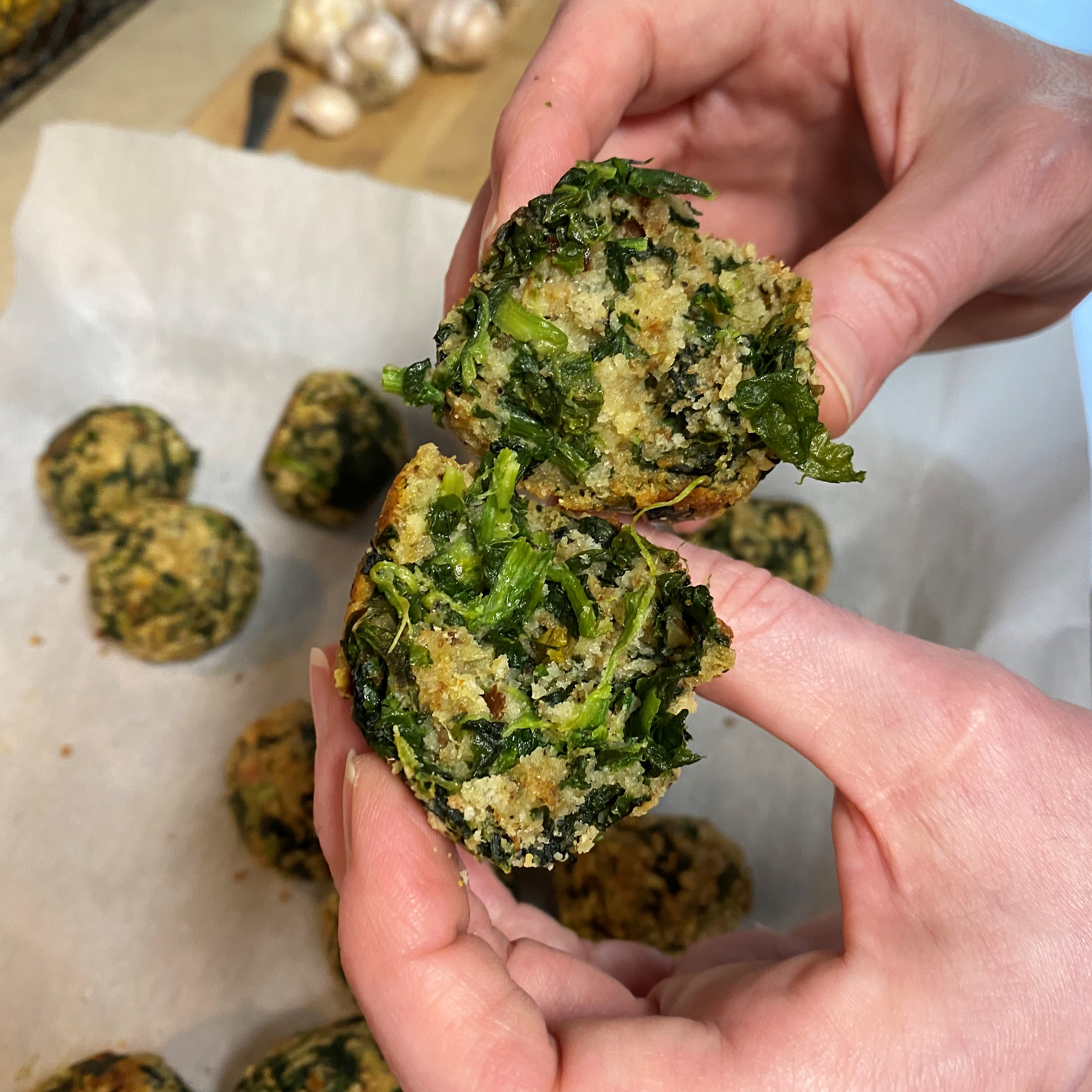 Spinach Balls with Roasted Red Pepper Sauce | Comfort du Jour